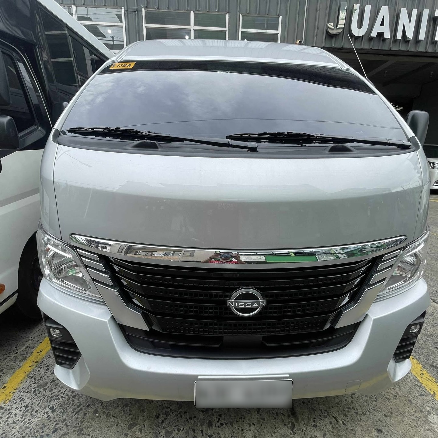 2025 Nissan Urvan NV350 Premium AT - Benta Cars